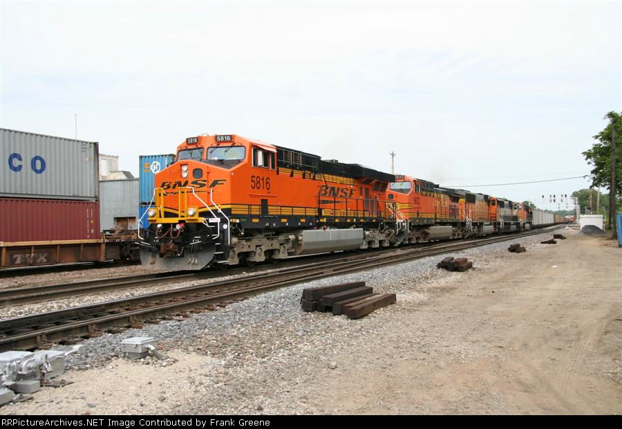 BNSF 5816 northbound with an empty Miller coal train.